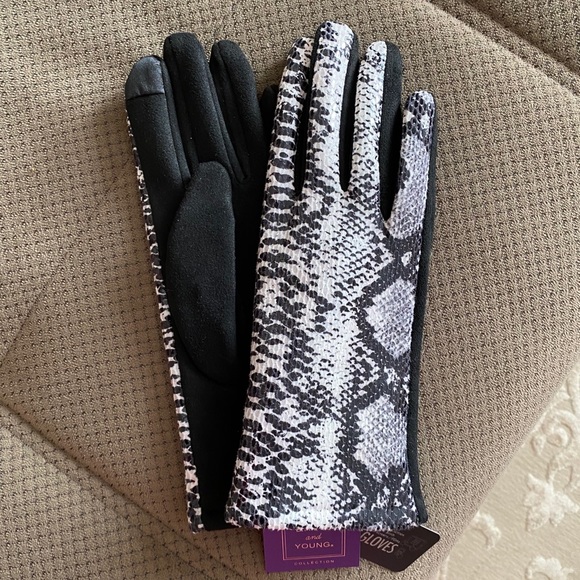 David and Young | Accessories | New Snake Print Touch Screen Gloves ...